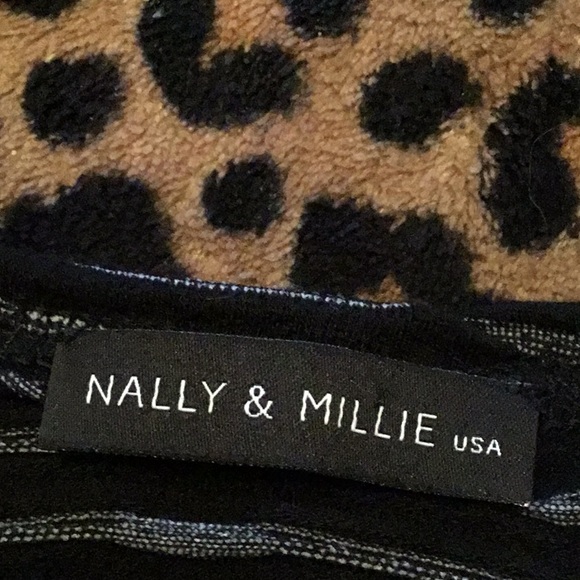 Nally & Millie | Tops | Nallie Millie Black White Geometric Design Top ...